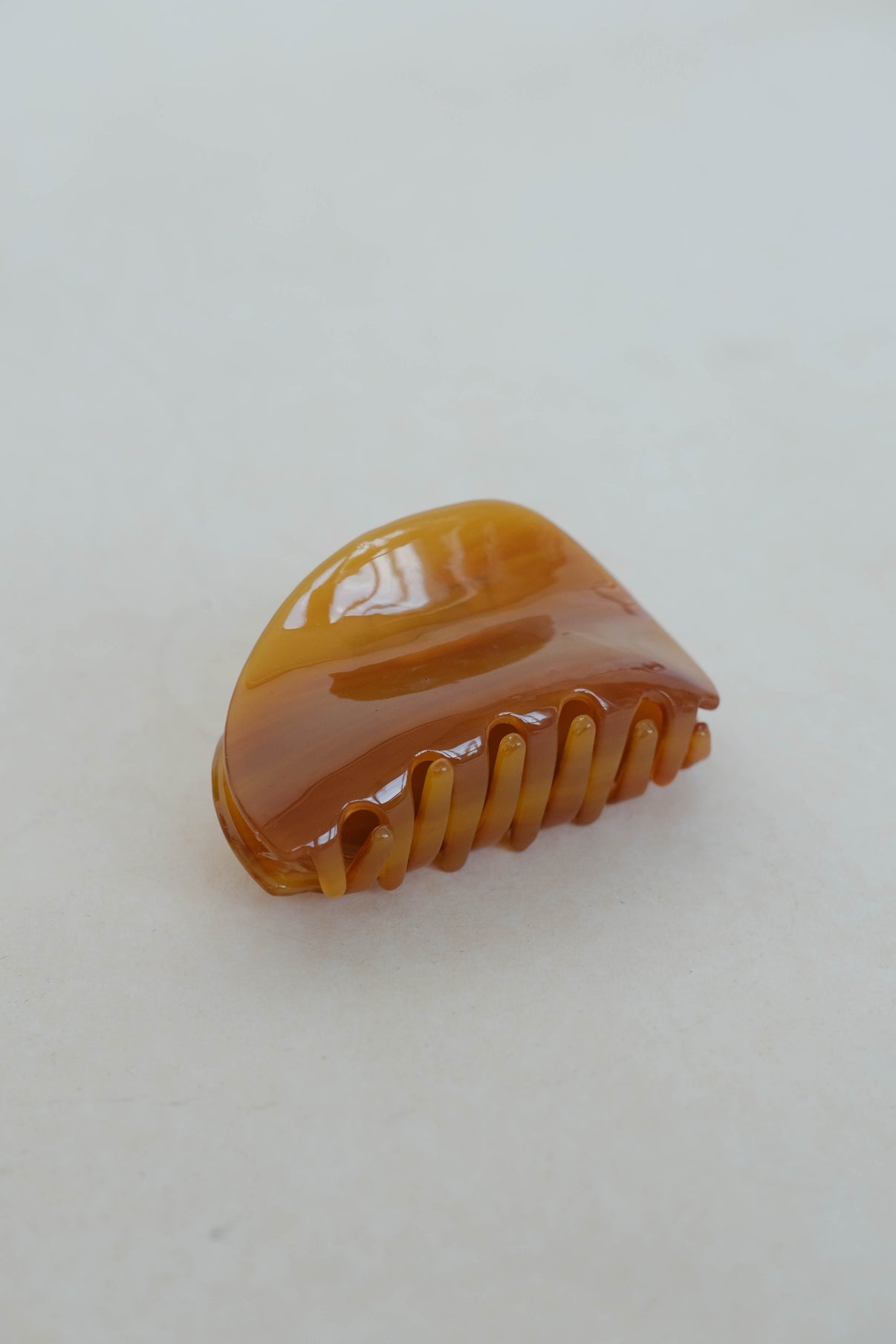 French Gripper Clip Caramel Color – S A O U